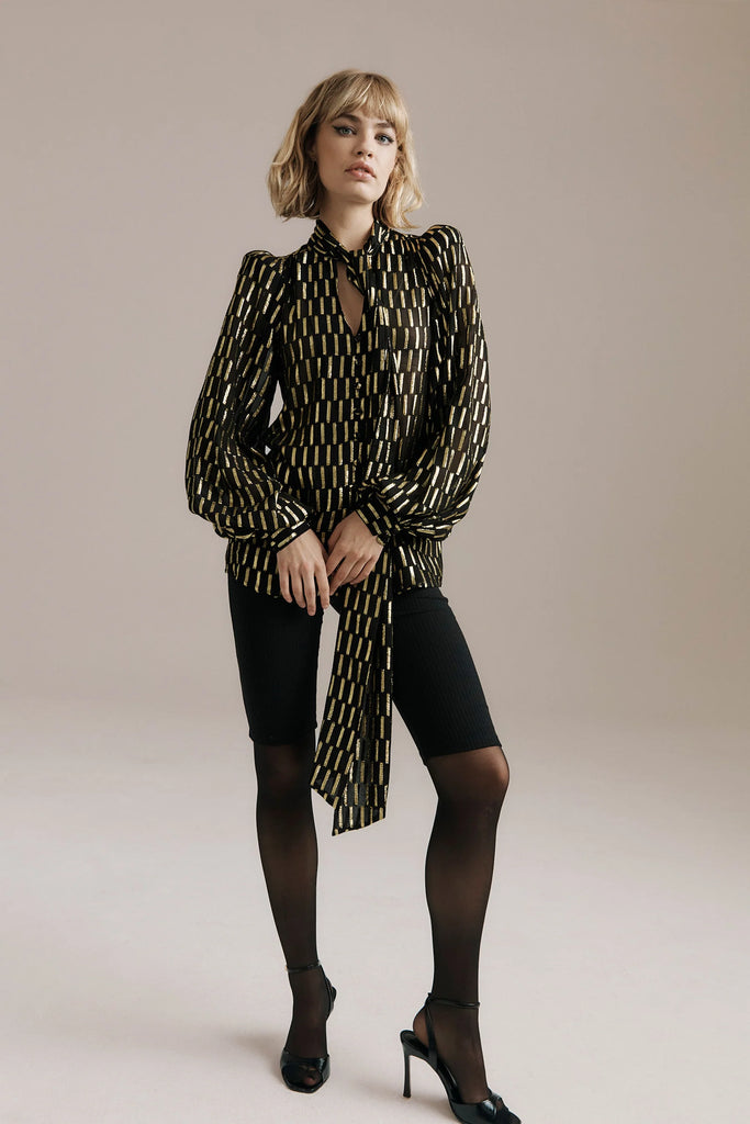 Queens of Archive Foxy Top in Black, Gold – shopatanna